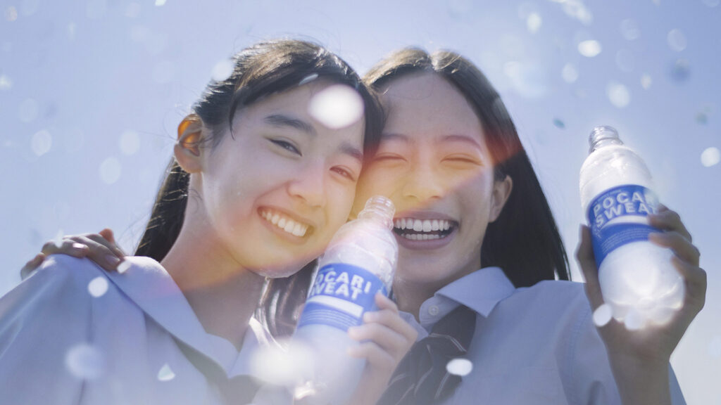 女優・椿、池端杏慈 Wヒロイン「ポカリスエット」新TVCM・インタビュー公開！主題歌は19歳のシンガーソングライター・北谷琉喜「青が舞う」 | エンタメラッシュTV