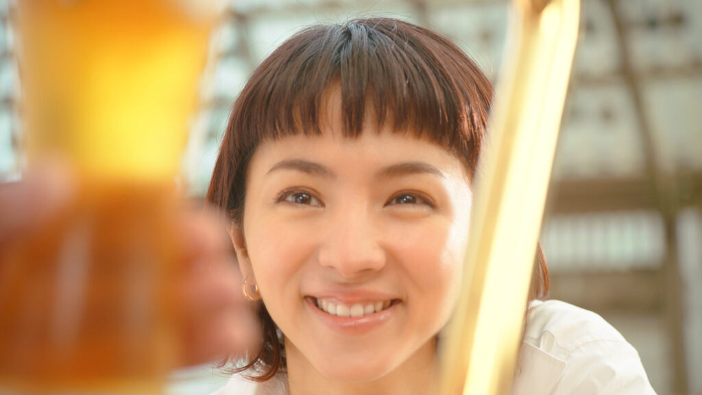 満島ひかり「あぁ～～～、おいしいっ！」 キリン一番搾り新TVCM「大体験会 満島ひかり」篇 | エンタメラッシュTV