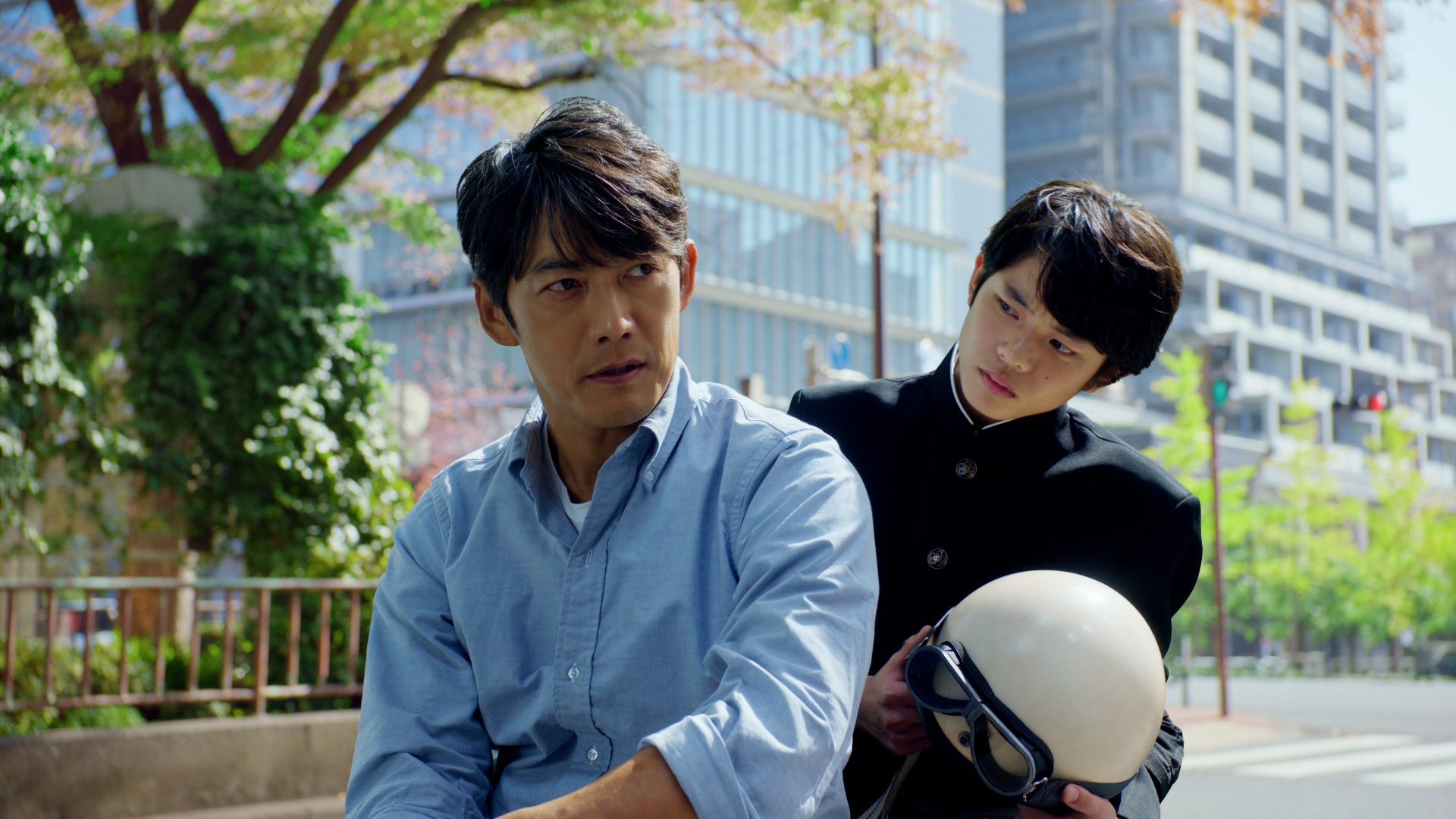 反町隆史＆黒川想矢 親子役でソフトバンク新TVCM出演！Adoが熱唱する、あのメロディにも注目 | エンタメラッシュTV