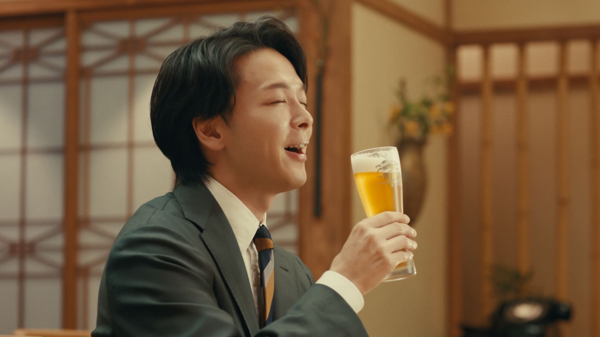 中村倫也、奥田瑛二、戸田恵子 出演 キリンビール 新TVCM「義父と」篇、「女将と」篇＆メイキング・インタビュー | エンタメラッシュTV