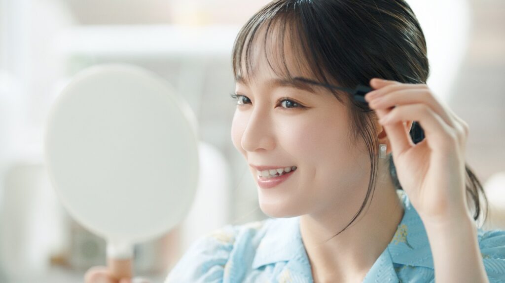 吉岡里帆 出演 『ディーアップ』新TVCM「ディーアップ 毛先まで“つる～ん”と伸びる」篇＆メイキング・インタビュー | エンタメラッシュTV
