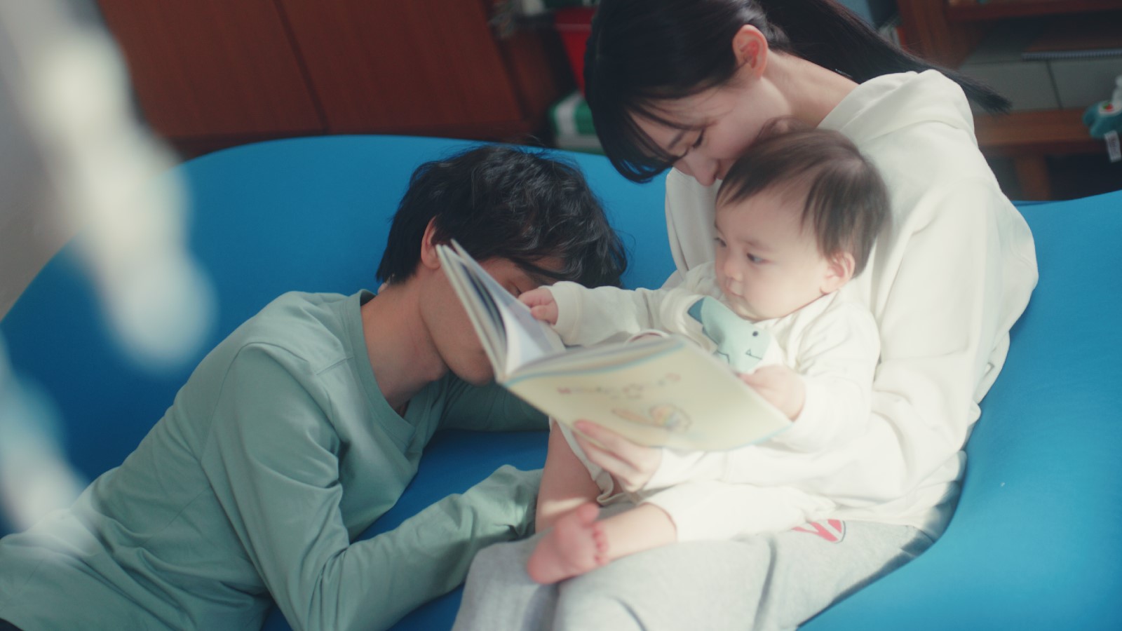 藤咲凪、大原万由子 出演『Yogibo』新TVCM「さぁて、やるか 家族篇・新社会人篇」CMソングはAge Factoryの「ロードショー」 | エンタメラッシュTV